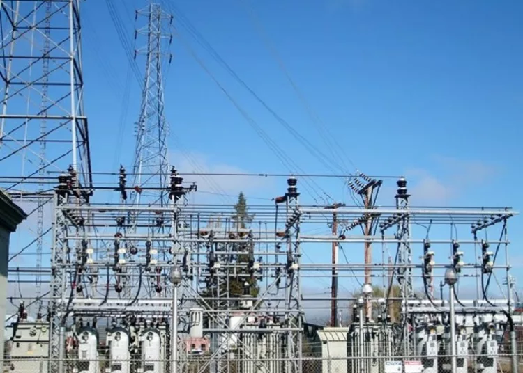 Electricity Supply Slowly Returns in Lagos After National Grid Collapse ...